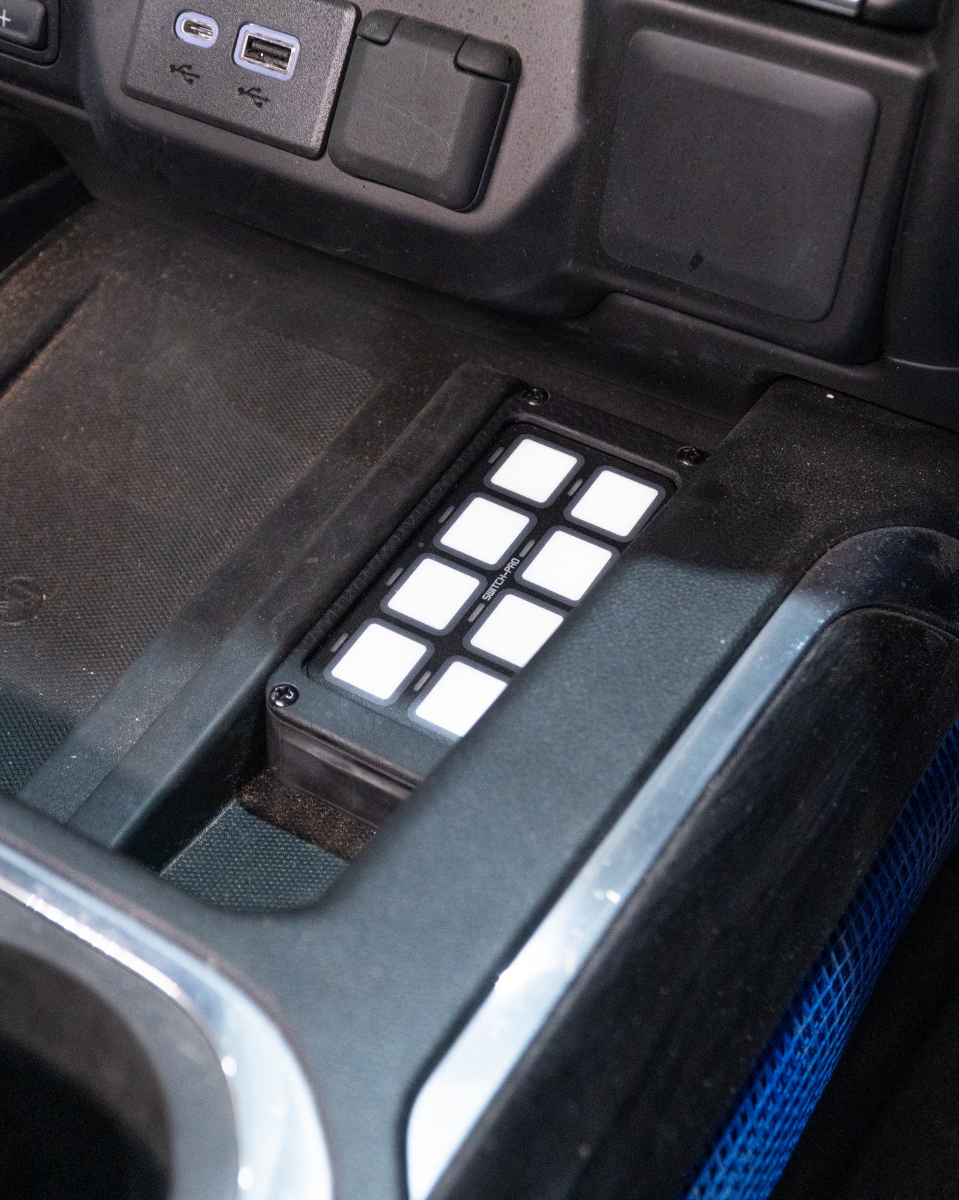 MOUNT FOR SWITCH PROS TO SUIT CHEV 2500 – EC Offroad