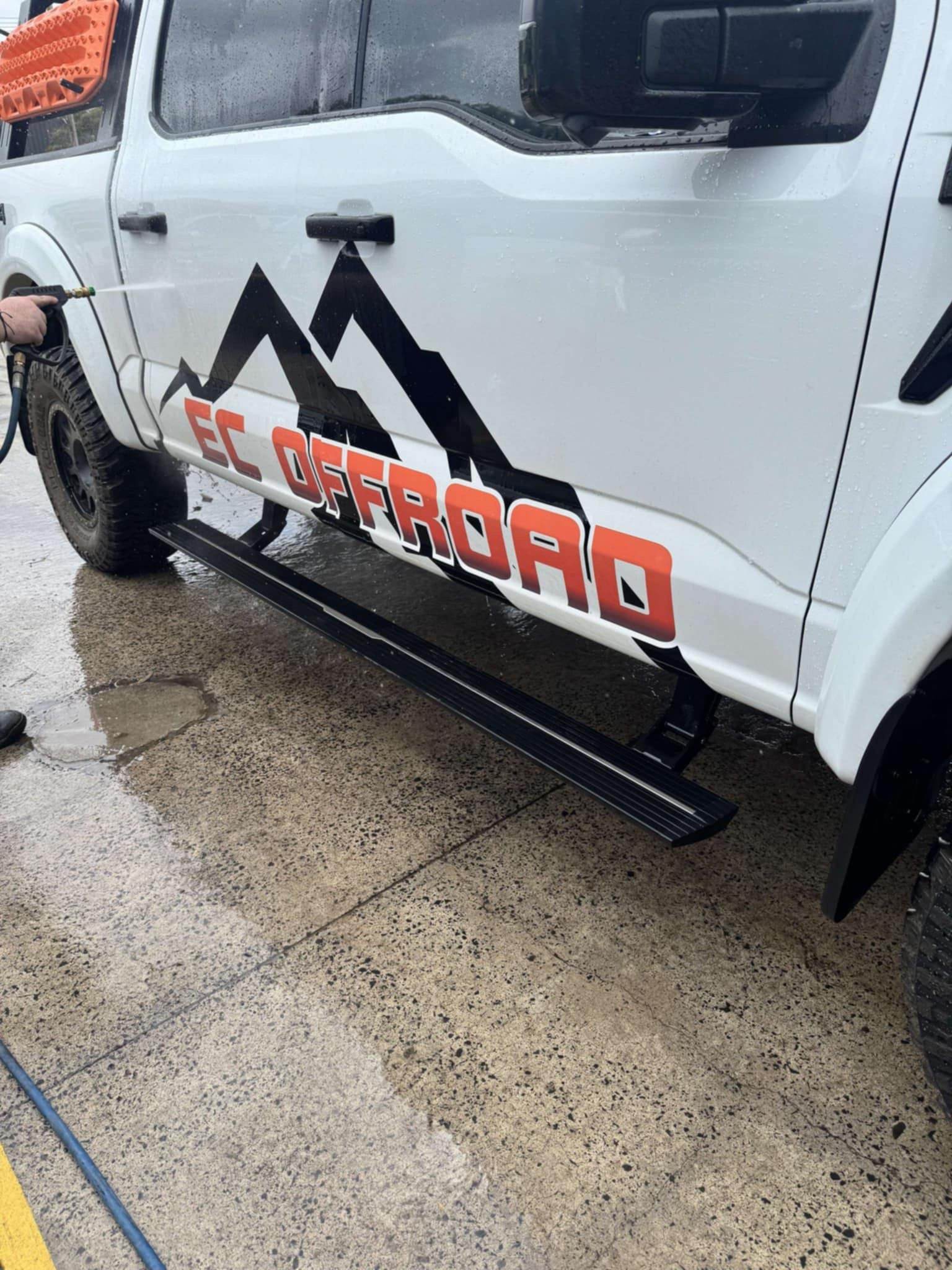 Electric drop down side steps to suit Ford F150 (2015-25) – EC Offroad