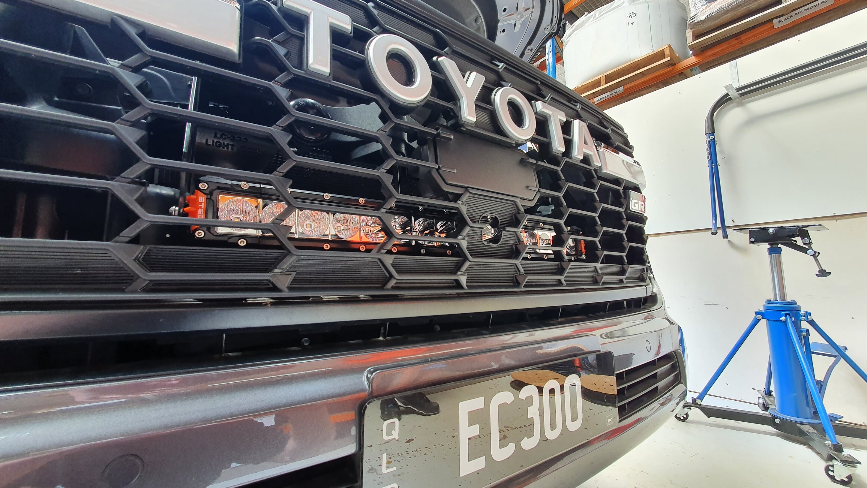 Behind Grill Light Bar Bracket to suit 300 Series Landcruiser – EC Offroad