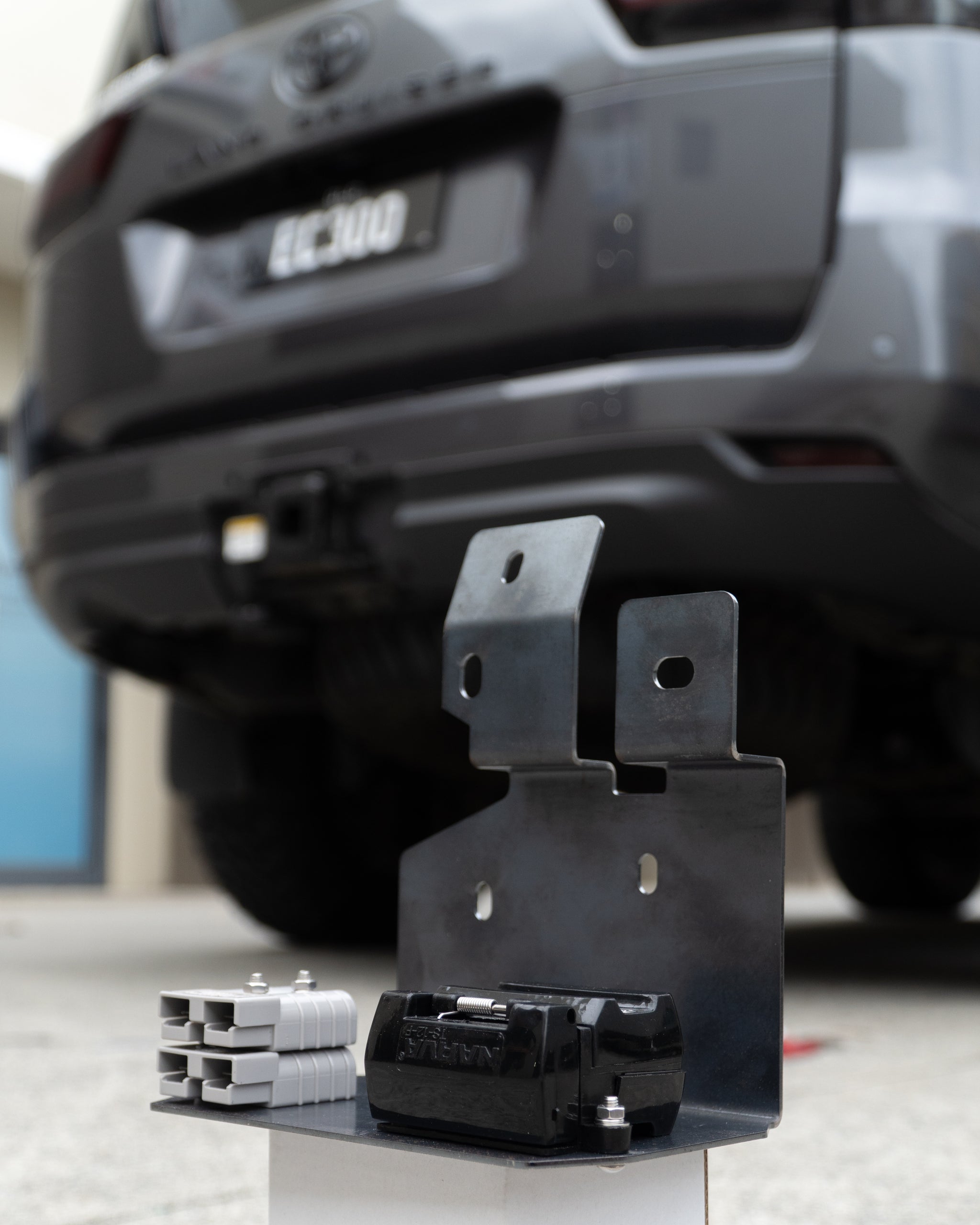 Anderson and Trailer Plug Bracket to suit 300 Series Landcruiser – EC ...